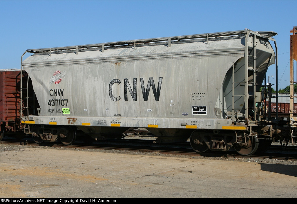 CNW 437107